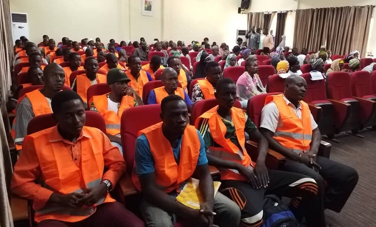 Conduite d'engins miniers : Le ministre Oumarou Idani soulage 30 jeunes